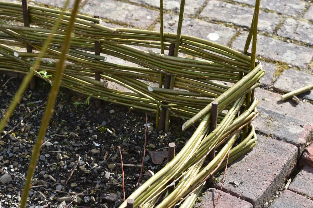 How to weave your own wattle edging - Tendercare How to weave your own wattle edging - Tendercare